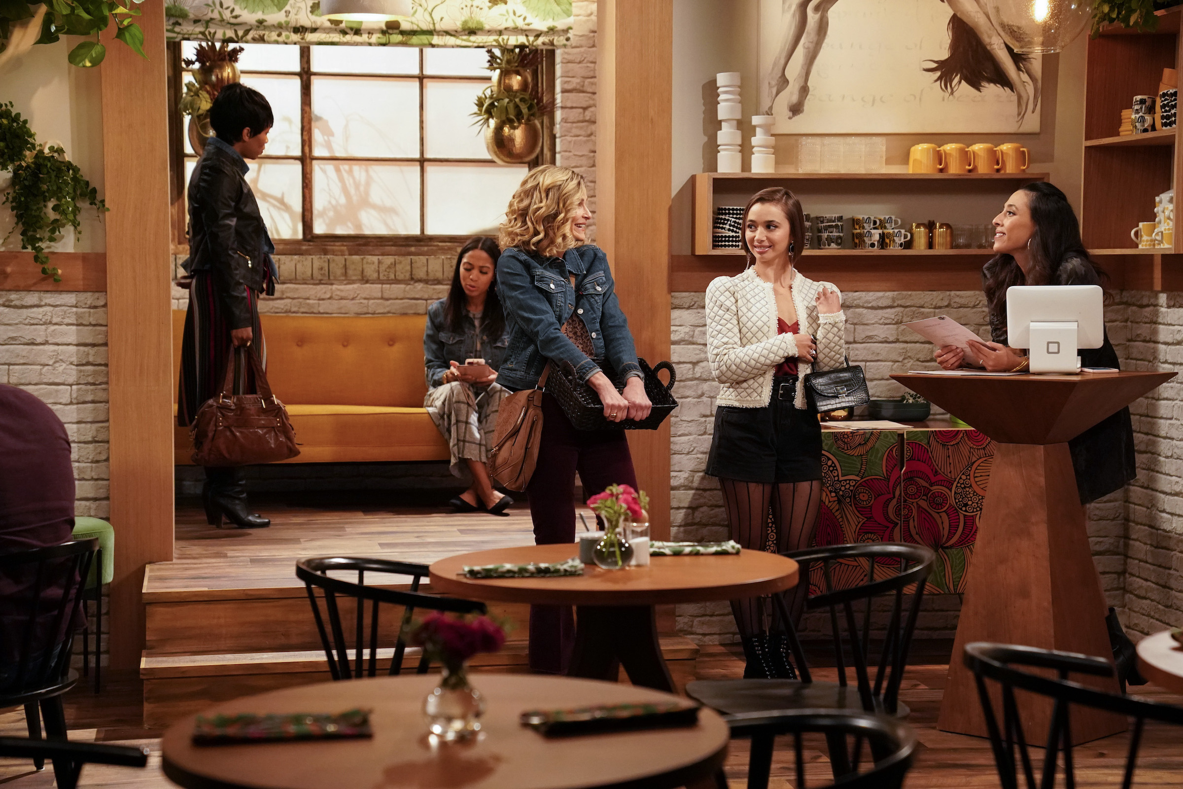 KYRA SEDGWICK, EMMA CAYMARES, BIANCA LOPEZ - Horsing Around In ...